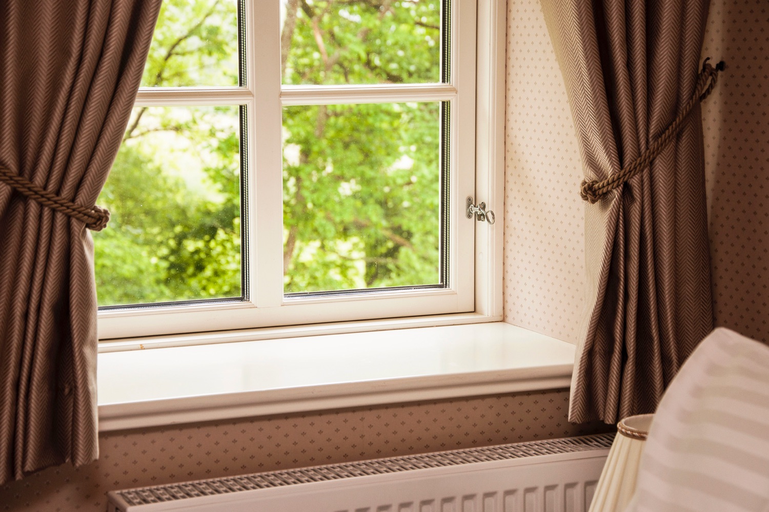 Best Local Window Installers Near Me (3 Free Quotes)