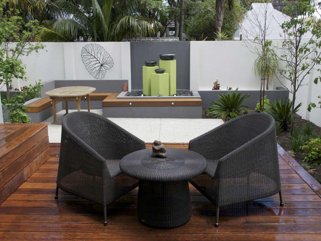 How to turn a tiny courtyard into a multi-functional outdoor space
