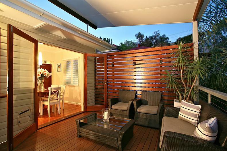How to turn a tiny courtyard into a multi-functional outdoor space